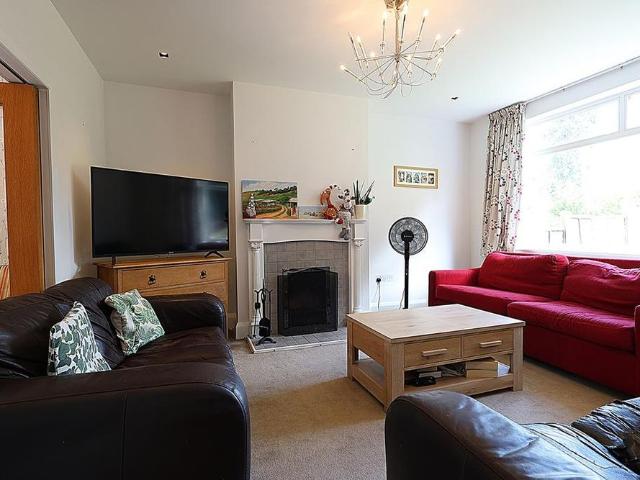 4 bedroom semi detached house to rent