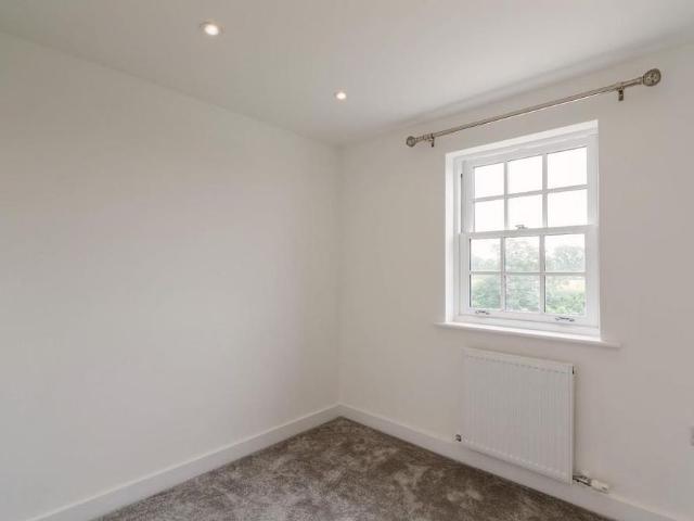 4 bedroom semi detached house to rent
