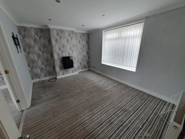 4 bedroom semi detached house to rent
