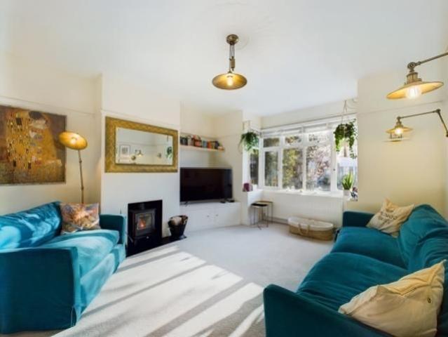 4 bedroom semi detached house to rent
