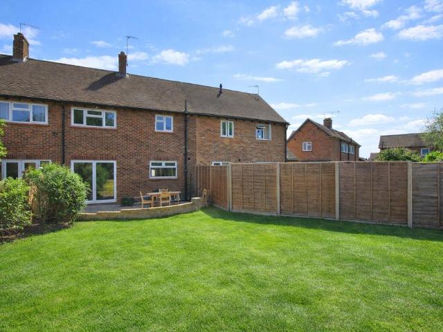 4 bedroom semi detached house to rent