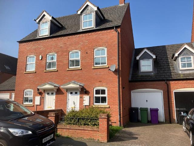 4 bedroom semi detached house to rent