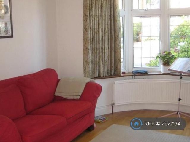 4 bedroom semi detached house to rent