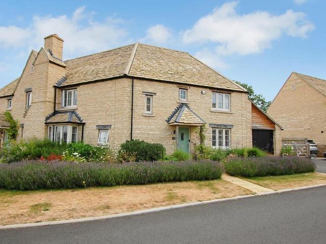 4 bedroom semi detached house to rent