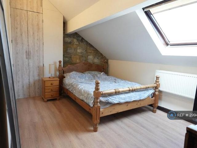 4 bedroom semi detached house to rent