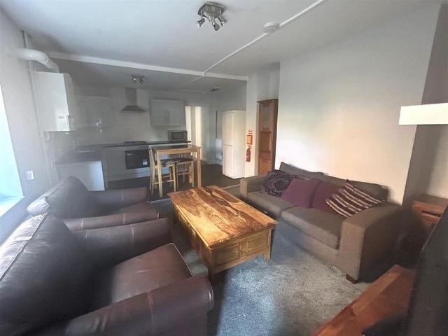 4 bedroom semi detached house to rent
