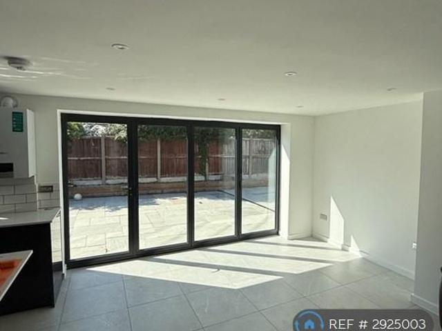 4 bedroom semi detached house to rent