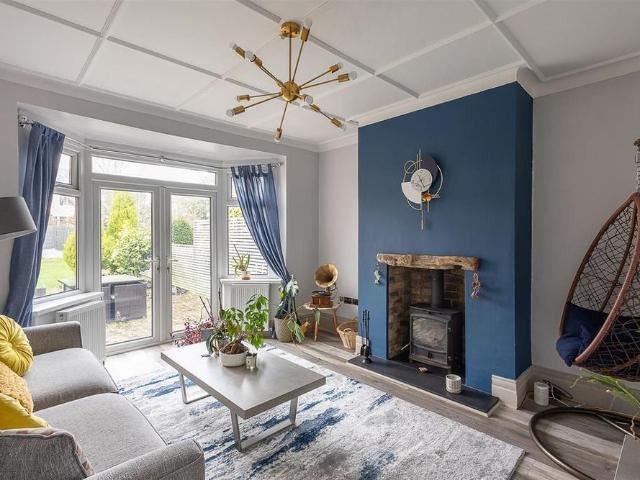 4 bedroom semi detached house to rent