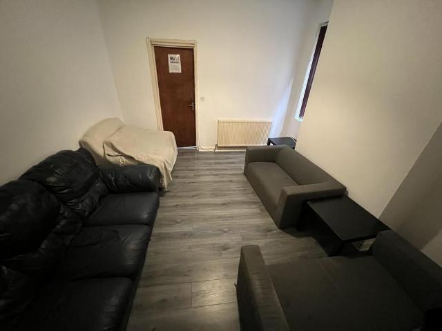 4 bedroom semi detached house to rent