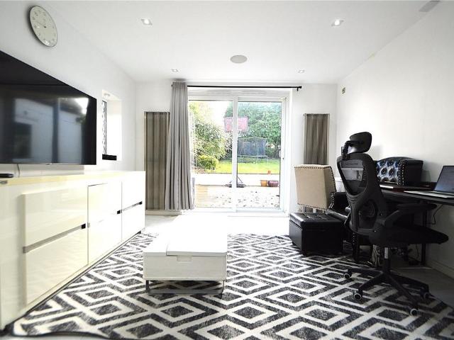 4 bedroom semi detached house to rent