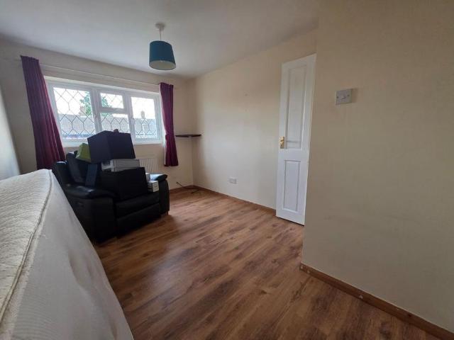4 bedroom semi detached house to rent