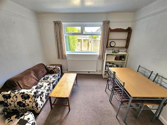 4 bedroom semi detached house to rent