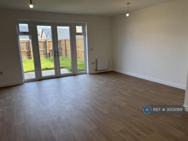 4 bedroom semi detached house to rent