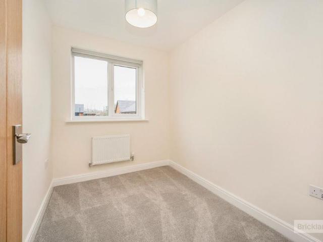 4 bedroom semi detached house to rent