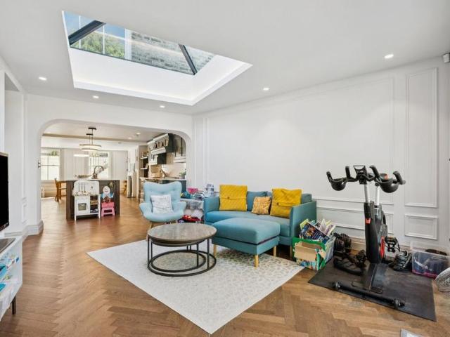 4 bedroom semi detached house to rent