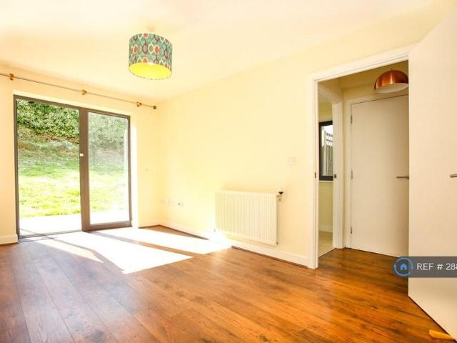 4 bedroom semi detached house to rent