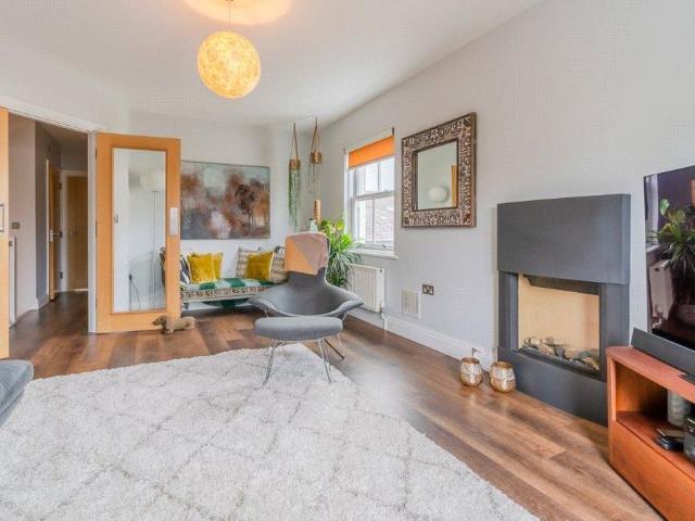 4 bedroom semi detached house to rent