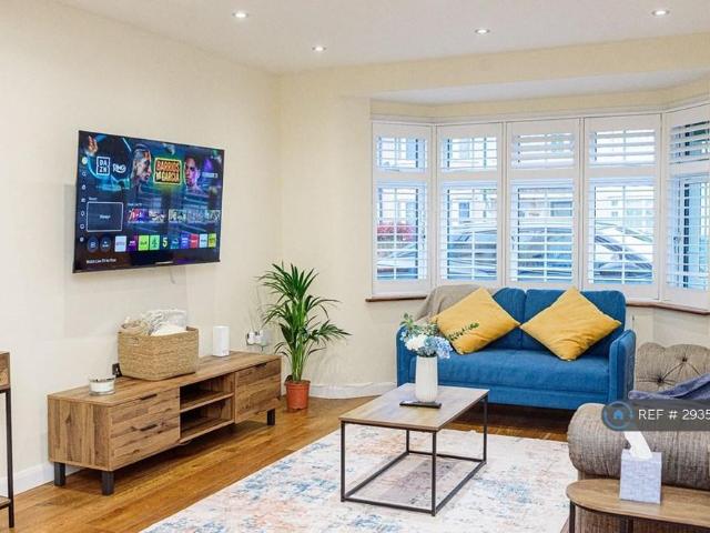 4 bedroom semi detached house to rent