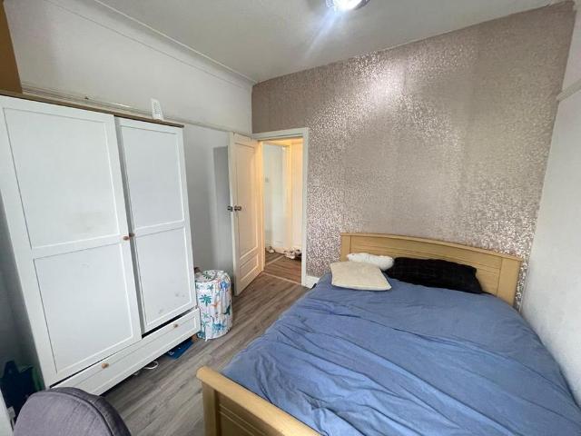 4 bedroom semi detached house to rent