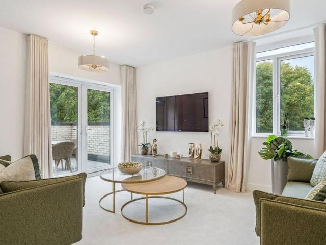 4 bedroom semi detached house to rent