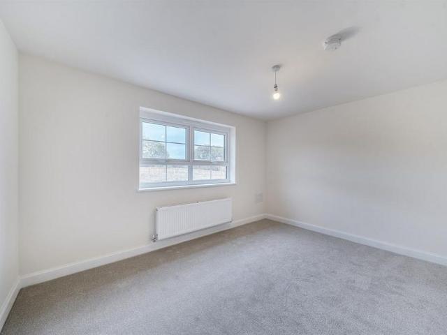 4 bedroom semi detached house to rent
