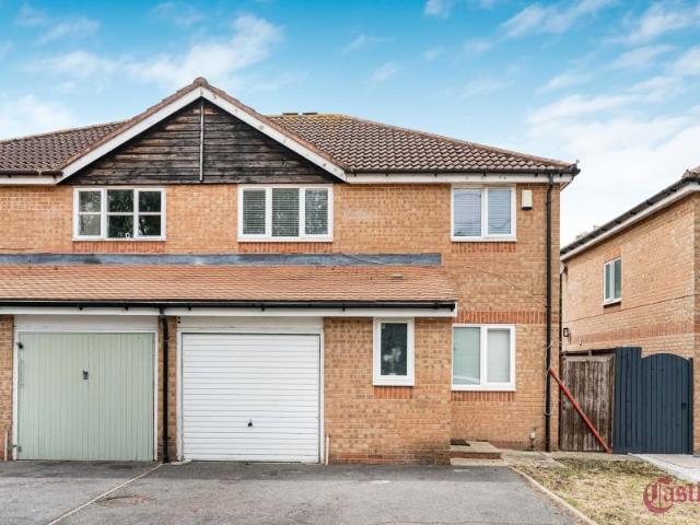 4 bedroom semi detached house to rent