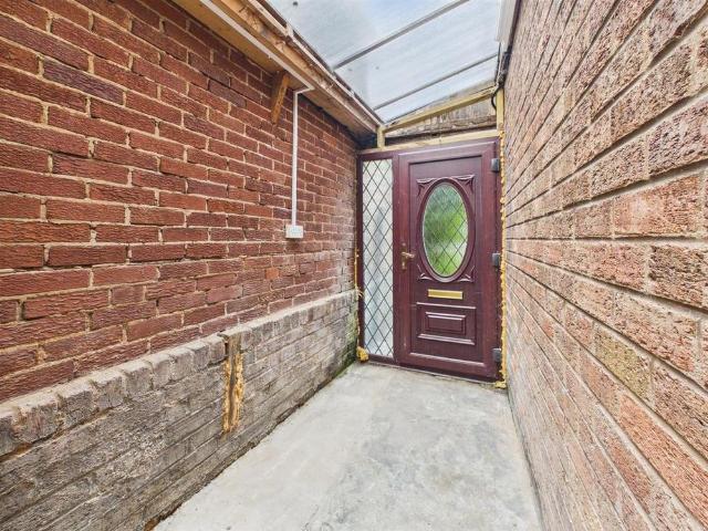 4 bedroom semi detached house to rent