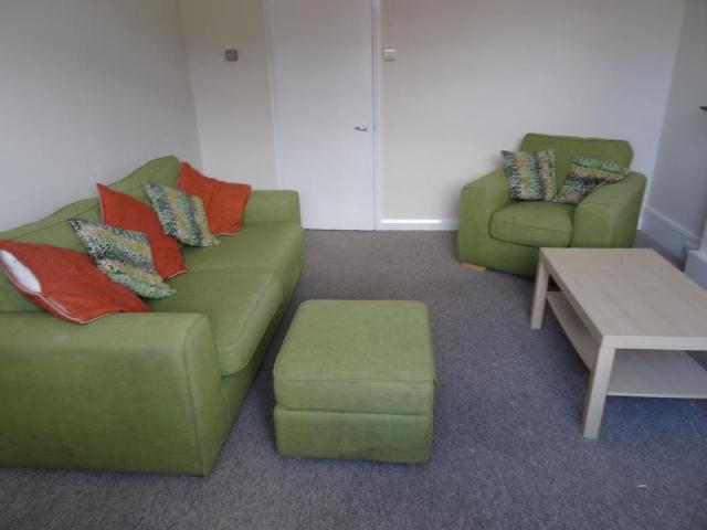 4 bedroom semi detached house to rent