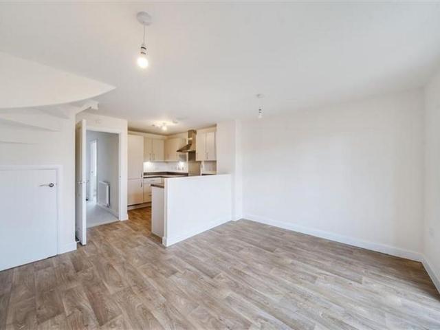 4 bedroom semi detached house to rent