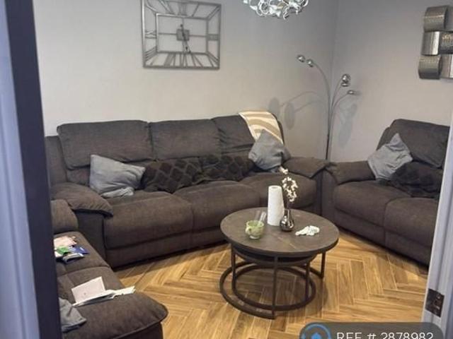 4 bedroom semi detached house to rent