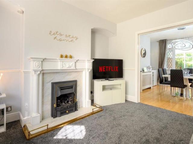 4 bedroom semi detached house to rent
