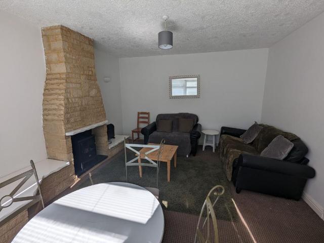 4 bedroom semi detached house to rent