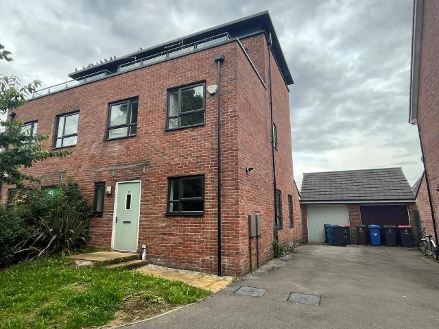 4 bedroom semi detached house to rent