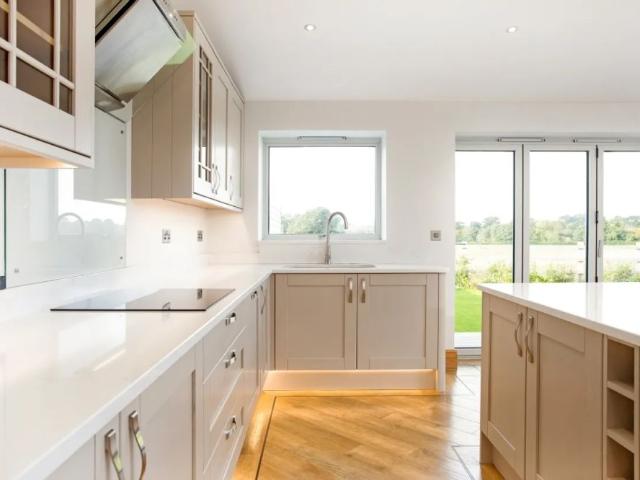 4 bedroom semi detached house to rent