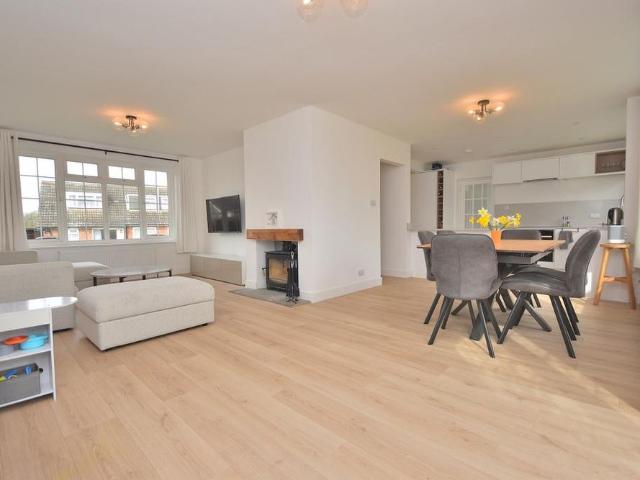 4 bedroom semi detached house to rent