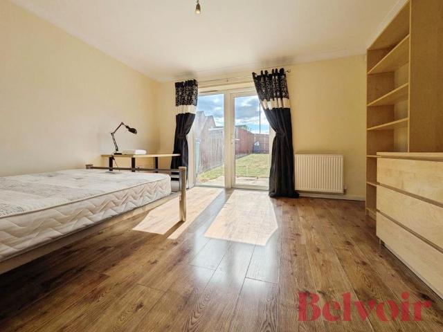 4 bedroom semi detached house to rent