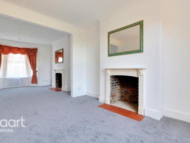 4 bedroom semi detached house to rent