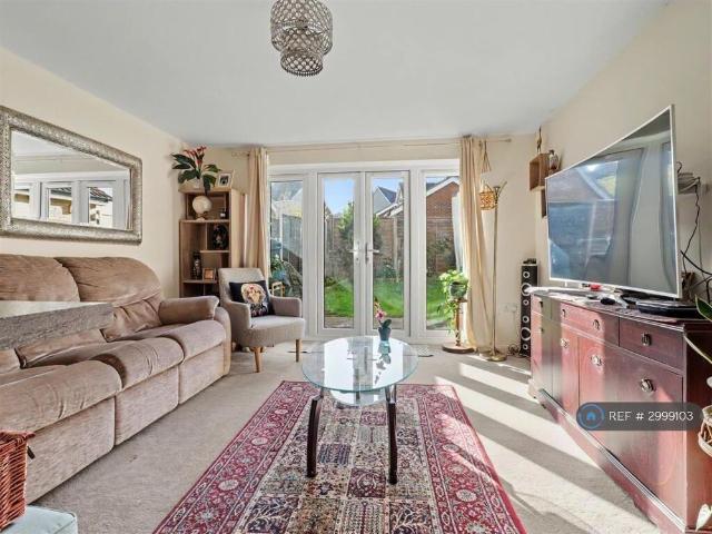 4 bedroom semi detached house to rent