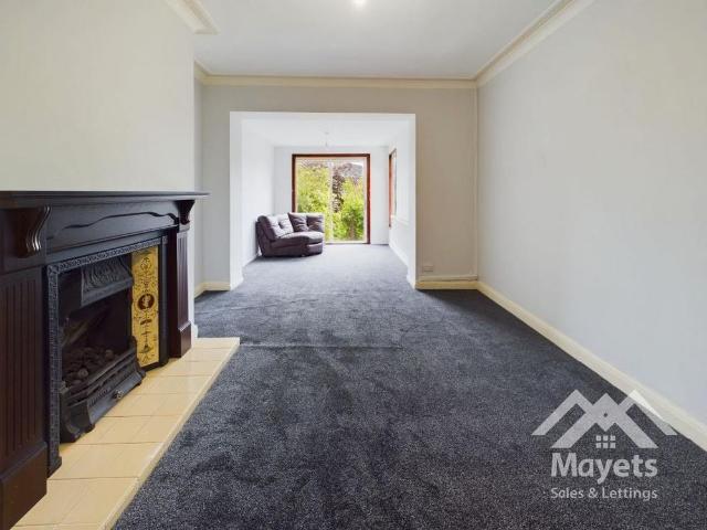 4 bedroom semi detached house to rent