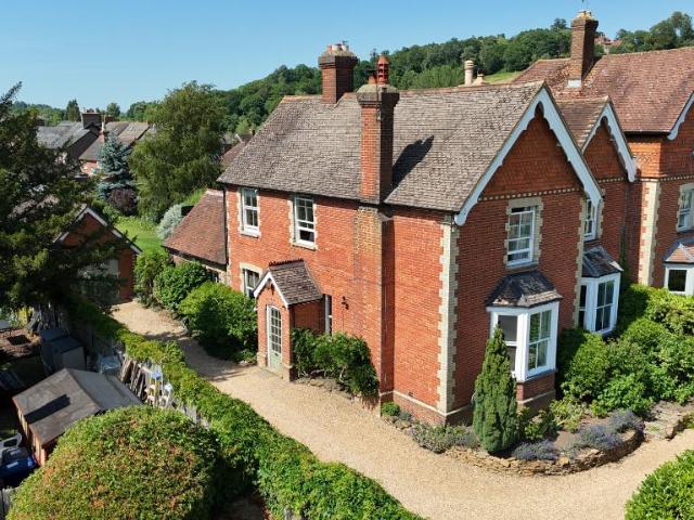 4 bedroom semi detached house to rent