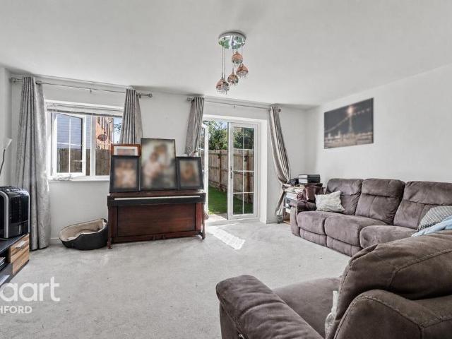 4 bedroom semi detached house to rent
