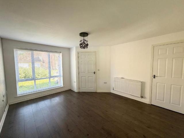 4 bedroom semi detached house to rent