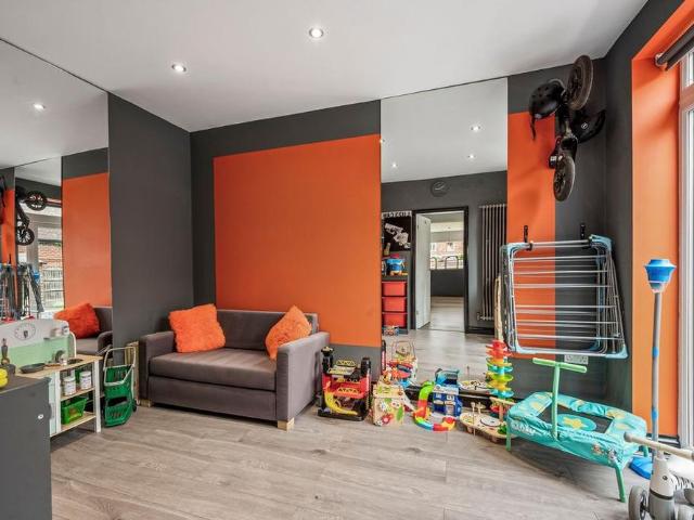 4 bedroom semi detached house to rent