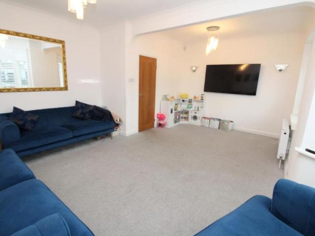 4 bedroom semi detached house to rent