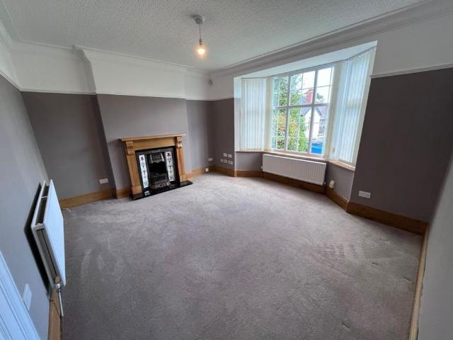 4 bedroom semi detached house to rent