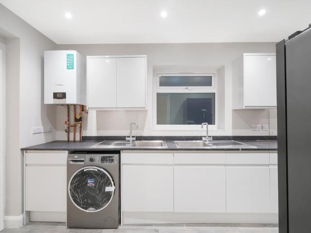 4 bedroom semi detached house to rent