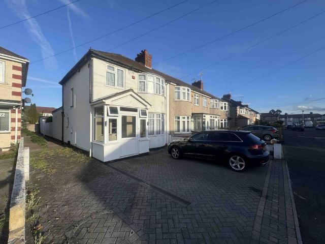 4 bedroom semi detached house to rent