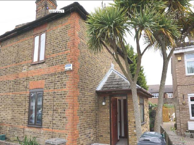 4 bedroom semi detached house to rent