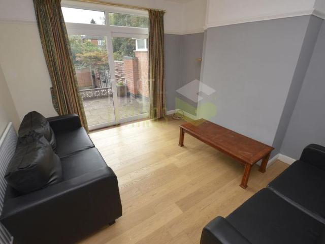 4 bedroom semi detached house to rent