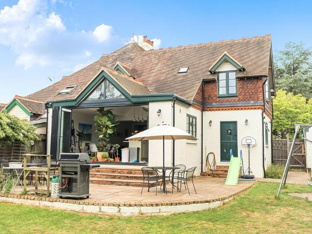 4 bedroom semi detached house to rent